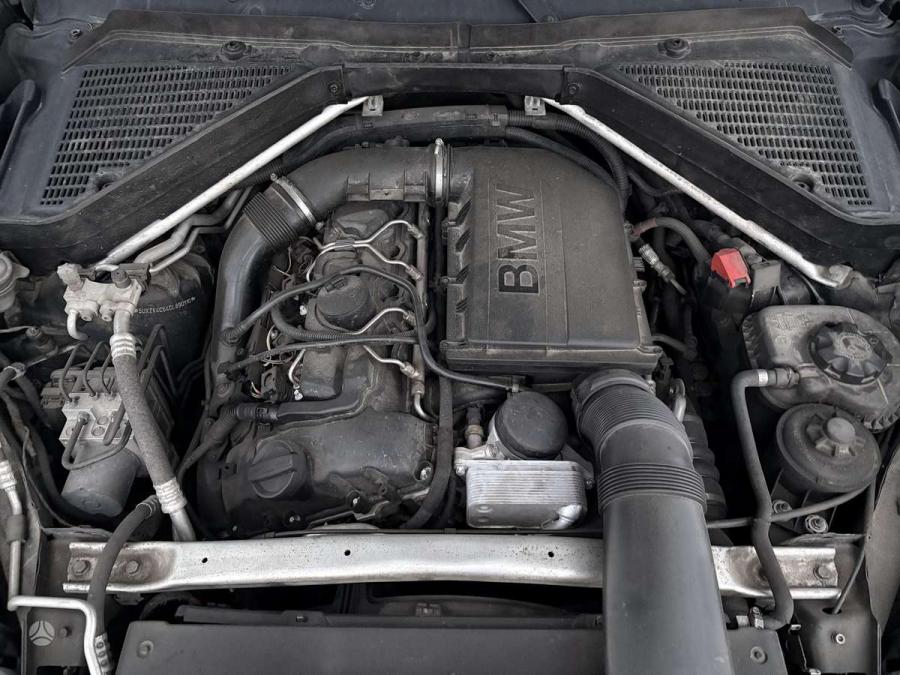 Melns BMW X5 2012 Viļņa, ar dzinēja tilpumu 2.98 L un nobraukumu 328 tūkst. km par 10000 €, foto 28 vietnē AUTOMOTO.COM.LV