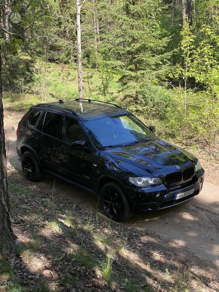 Melns BMW X5 2012 Viļņa, ar dzinēja tilpumu 2.98 L un nobraukumu 328 tūkst. km par 10000 €, foto 29 vietnē AUTOMOTO.COM.LV