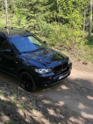Melns BMW X5 2012 Viļņa, ar dzinēja tilpumu 2.98 L un nobraukumu 328 tūkst. km par 10000 €, foto 30 vietnē AUTOMOTO.COM.LV
