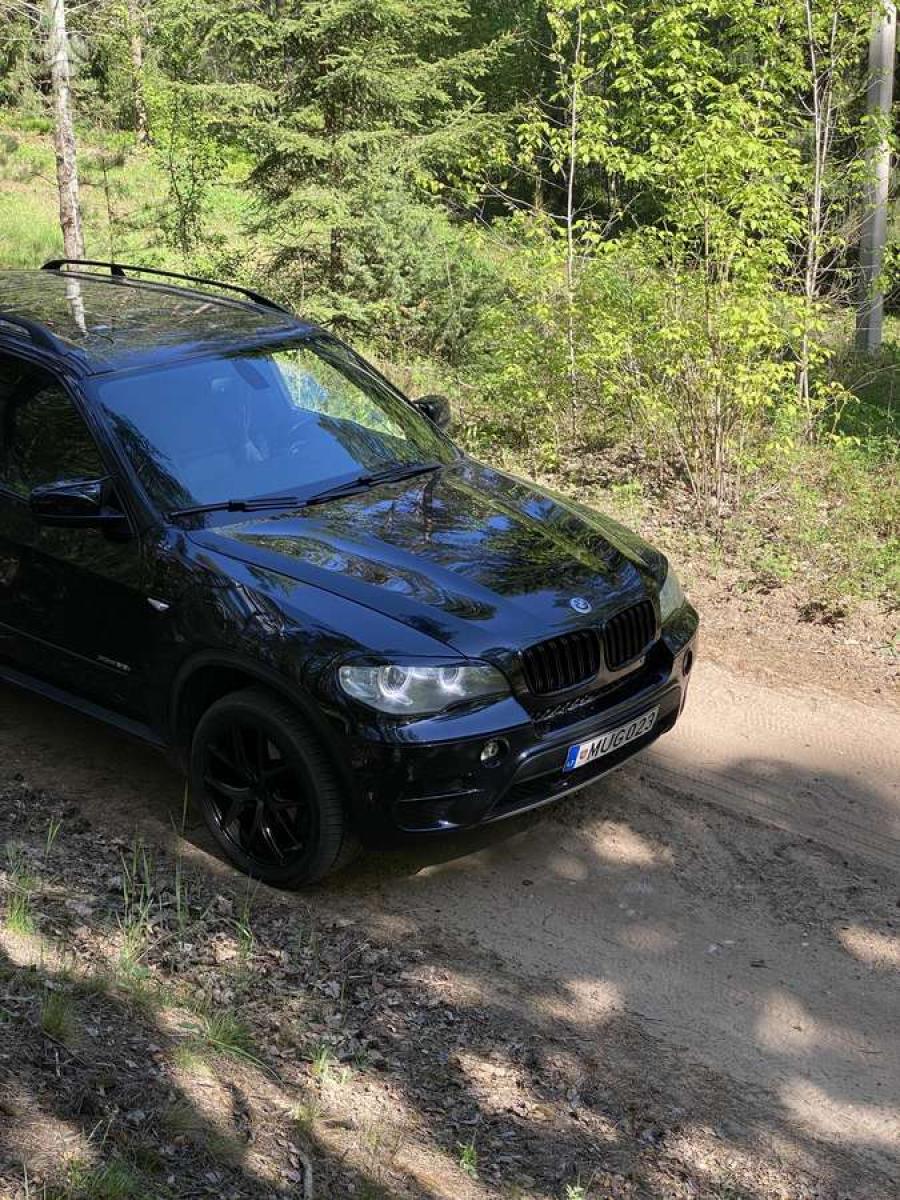Melns BMW X5 2012 Viļņa, ar dzinēja tilpumu 2.98 L un nobraukumu 328 tūkst. km par 10000 €, foto 30 vietnē AUTOMOTO.COM.LV