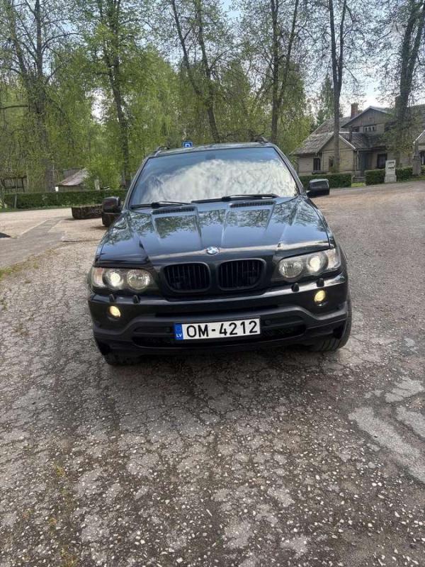 BMW X5 2002 AlÅ«ksne vietnÄ Melns BMW X5 2002 AlÅ«ksne, ar dzinÄja tilpumu 4.60 L un nobraukumu 246 tÅ«kst. km par 8000 ā¬, foto 3 vietnÄ AUTOMOTO.COM.LV