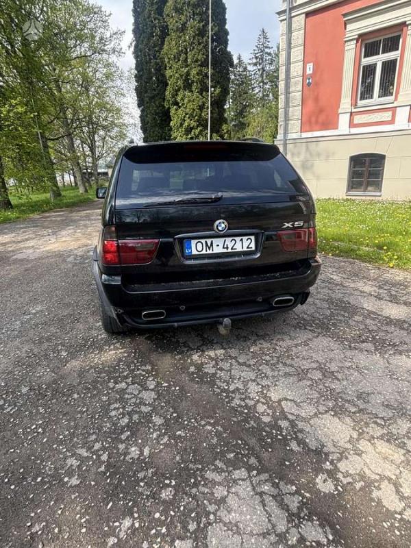 BMW X5 2002 AlÅ«ksne vietnÄ Melns BMW X5 2002 AlÅ«ksne, ar dzinÄja tilpumu 4.60 L un nobraukumu 246 tÅ«kst. km par 8000 ā¬, foto 7 vietnÄ AUTOMOTO.COM.LV