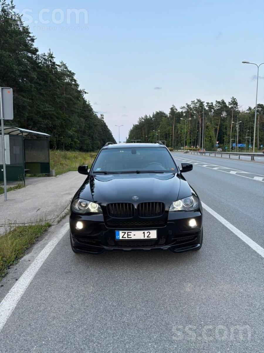 Black BMW X5 2007 in Riga, with an engine capacity of 4.80 L and mileage of 170 thousand km for 10000 €, photo 1 on AUTOMOTO.COM.LV