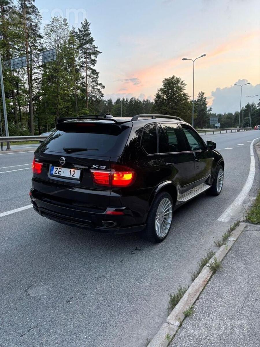 Black BMW X5 2007 in Riga, with an engine capacity of 4.80 L and mileage of 170 thousand km for 10000 €, photo 4 on AUTOMOTO.COM.LV
