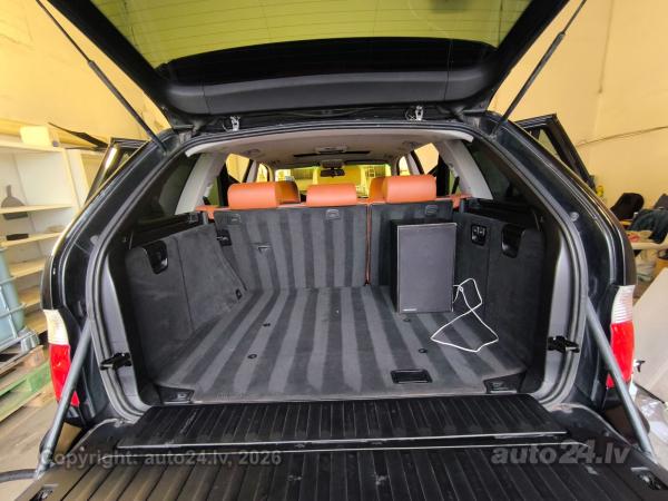 Black BMW X5 2001 in Tallinn, with an engine capacity of 3.00 L and mileage of 343 thousand km for 3999 €, photo 9 on AUTOMOTO.COM.LV