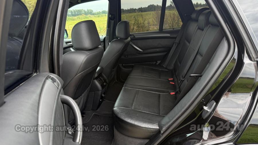 Black BMW X5 2003 in Tallinn, with an engine capacity of 3.00 L and mileage of 294 thousand km for 10999 €, photo 17 on AUTOMOTO.COM.LV