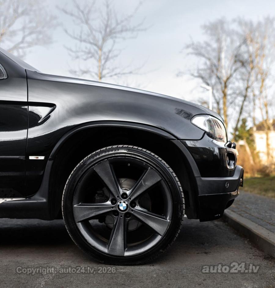 Black BMW X5 2004 in Tallinn, with an engine capacity of 4.40 L and mileage of 387 thousand km for 7499 €, photo 7 on AUTOMOTO.COM.LV
