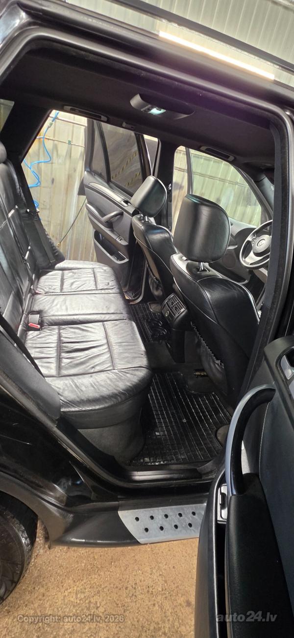 Black BMW X5 2004 in Tallinn, with an engine capacity of 3.00 L and mileage of 392 thousand km for 6299 €, photo 6 on AUTOMOTO.COM.LV