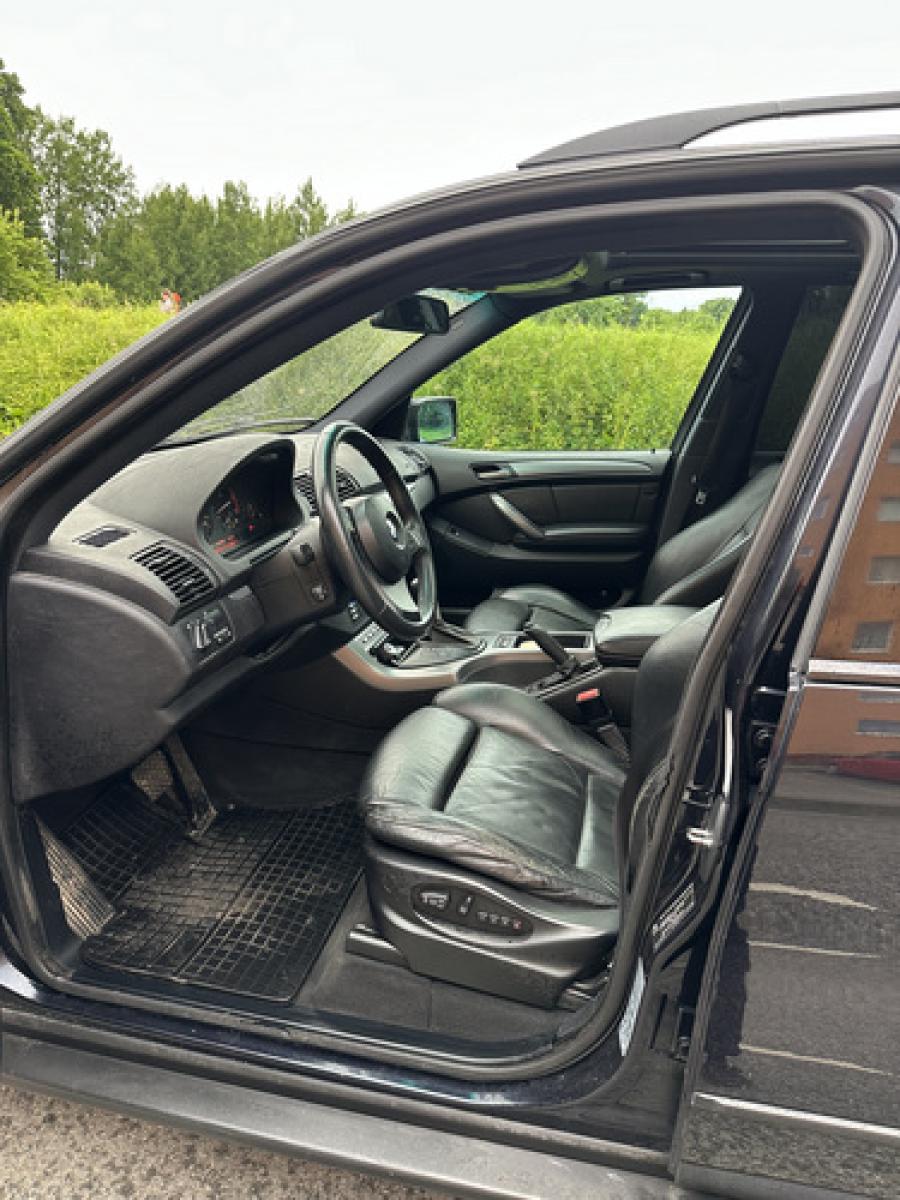 Melns BMW X5 2004 Tallina, ar dzinēja tilpumu 3.00 L un nobraukumu 0 tūkst. km par 3500 €, foto 11 vietnē AUTOMOTO.COM.LV