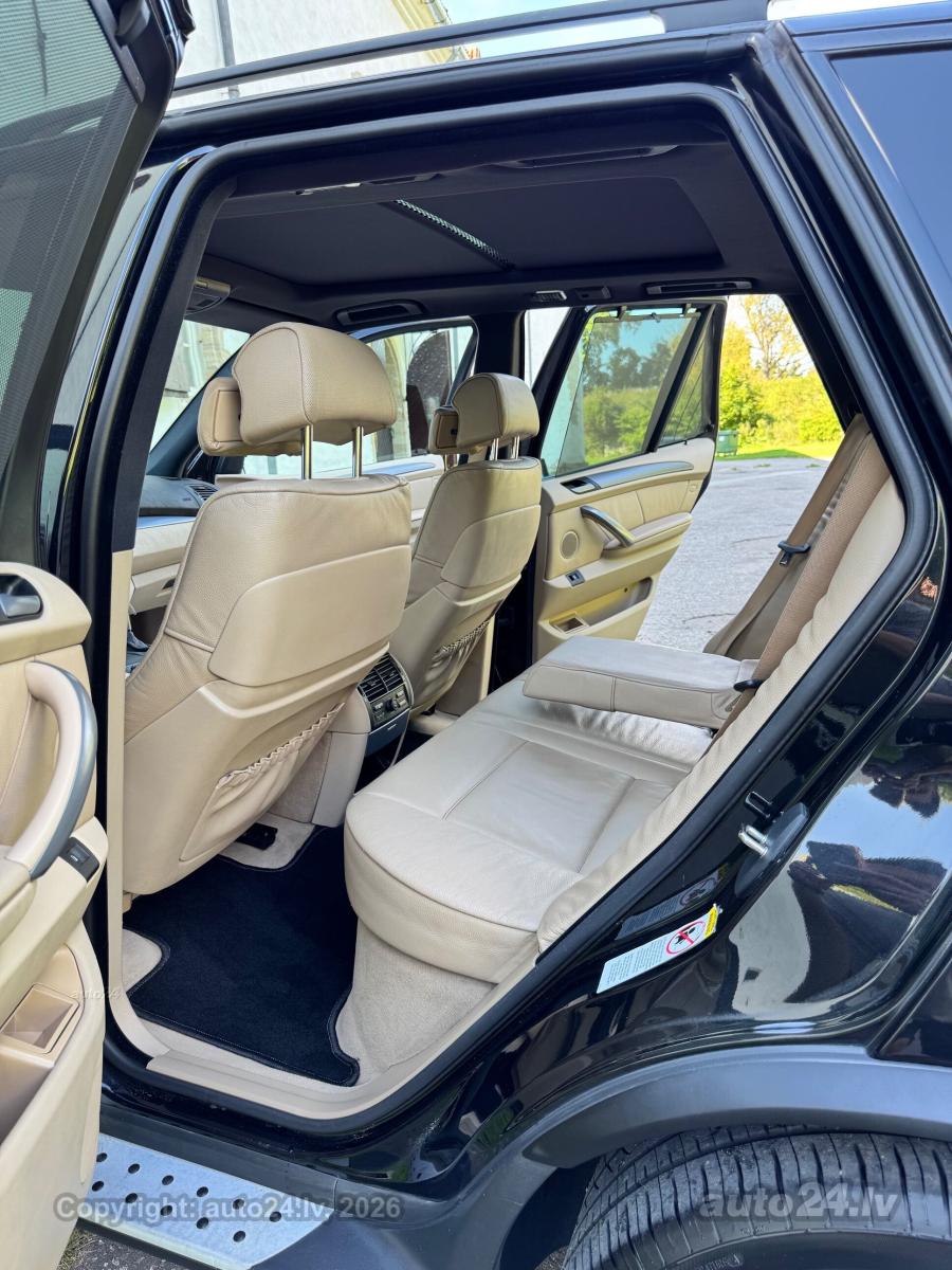 Black BMW X5 2004 in Tallinn, with an engine capacity of 3.00 L and mileage of 298 thousand km for 15500 €, photo 12 on AUTOMOTO.COM.LV