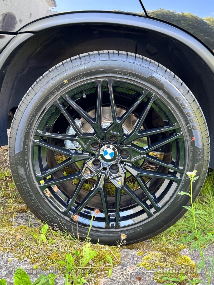 Black BMW X5 2004 in Tallinn, with an engine capacity of 3.00 L and mileage of 298 thousand km for 15500 €, photo 30 on AUTOMOTO.COM.LV