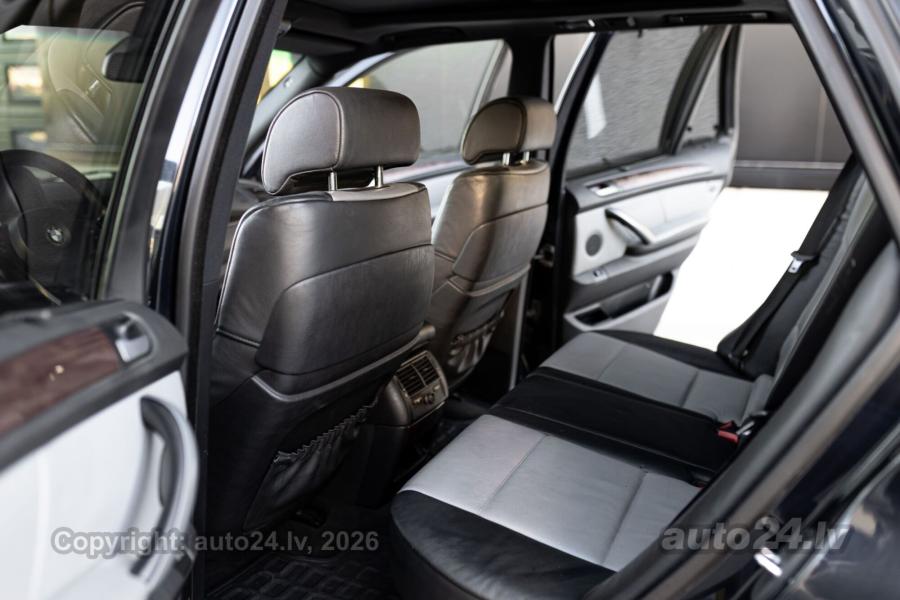 Melns BMW X5 2006 Tallina, ar dzinēja tilpumu 3.00 L un nobraukumu 324 tūkst. km par 5999 €, foto 14 vietnē AUTOMOTO.COM.LV