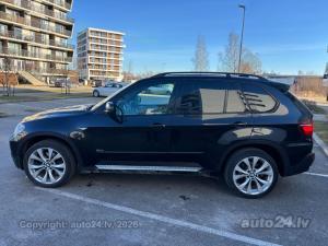 Black BMW X5 2007 in Tartu, with an engine capacity of 3.00 L and mileage of 382 thousand km for 7800 €, photo 2 on AUTOMOTO.COM.LV