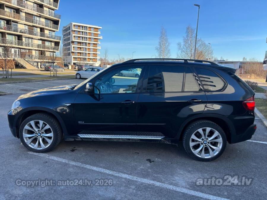 Black BMW X5 2007 in Tartu, with an engine capacity of 3.00 L and mileage of 382 thousand km for 7800 €, photo 2 on AUTOMOTO.COM.LV