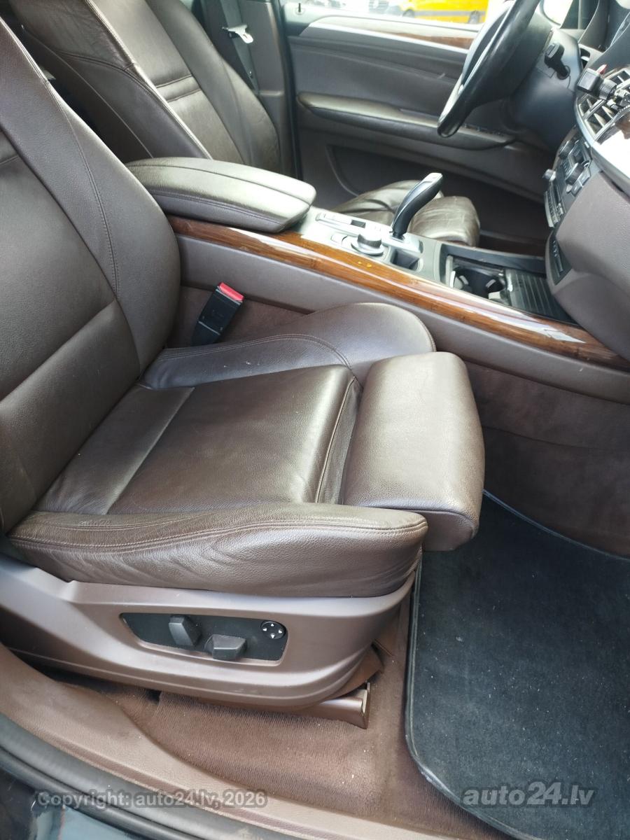 Melns BMW X5 2007 Tartu, ar dzinēja tilpumu 3.00 L un nobraukumu 280 tūkst. km par 8890 €, foto 11 vietnē AUTOMOTO.COM.LV