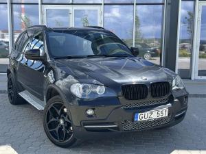 Melns BMW X5 2007 Viļņa, ar dzinēja tilpumu 2.99 L un nobraukumu 520 tūkst. km par 7000 €, foto  vietnē AUTOMOTO.COM.LV