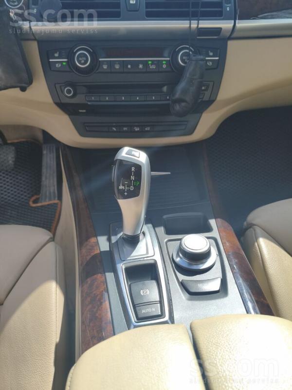 Black BMW X5 2008 in Dobele, with an engine capacity of 3.00 L and mileage of 315 thousand km for 9200 €, photo 10 on AUTOMOTO.COM.LV