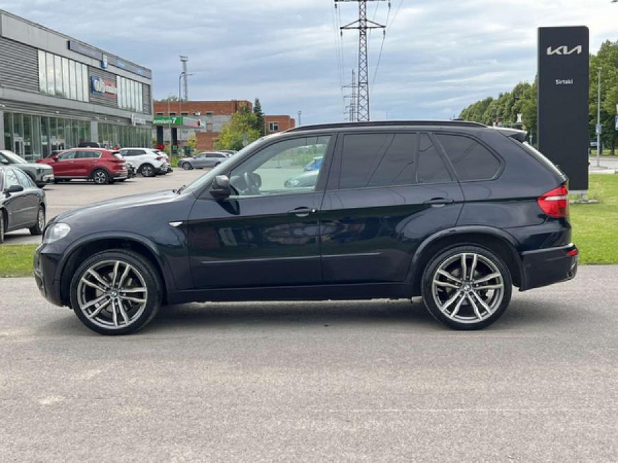 Melns BMW X5 2008 Narva, ar dzinēja tilpumu 3.00 L un nobraukumu 439 tūkst. km par 5499 €, foto 5 vietnē AUTOMOTO.COM.LV