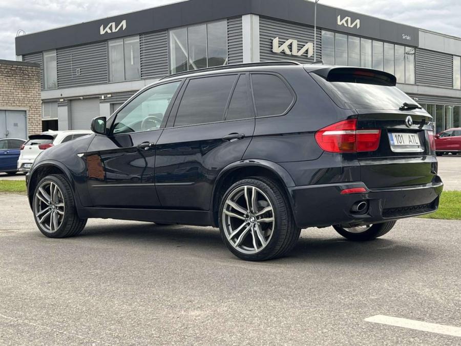 Melns BMW X5 2008 Narva, ar dzinēja tilpumu 3.00 L un nobraukumu 439 tūkst. km par 5499 €, foto 18 vietnē AUTOMOTO.COM.LV