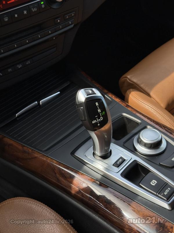 Black BMW X5 2008 in Tartu, with an engine capacity of 3.00 L and mileage of 300 thousand km for 8500 €, photo 10 on AUTOMOTO.COM.LV