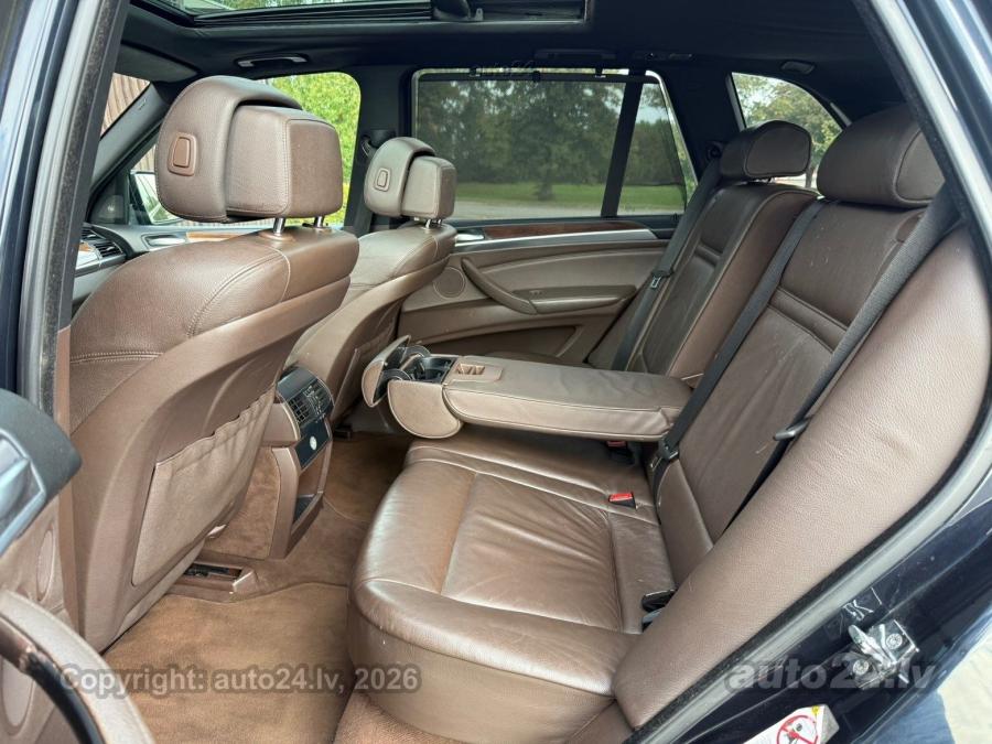 Melns BMW X5 2008 Tartu, ar dzinēja tilpumu 3.00 L un nobraukumu 404 tūkst. km par 7999 €, foto 9 vietnē AUTOMOTO.COM.LV