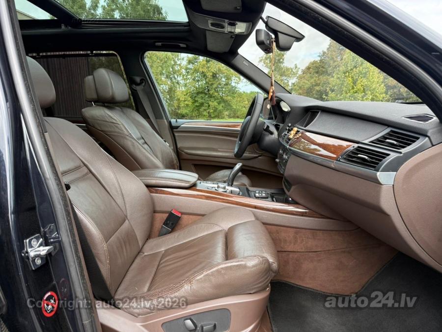 Melns BMW X5 2008 Tartu, ar dzinēja tilpumu 3.00 L un nobraukumu 404 tūkst. km par 7999 €, foto 12 vietnē AUTOMOTO.COM.LV