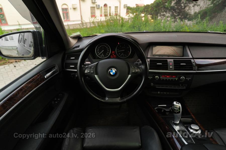 Black BMW X5 2009 in Tartu, with an engine capacity of 3.00 L and mileage of 465 thousand km for 6500 €, photo 9 on AUTOMOTO.COM.LV