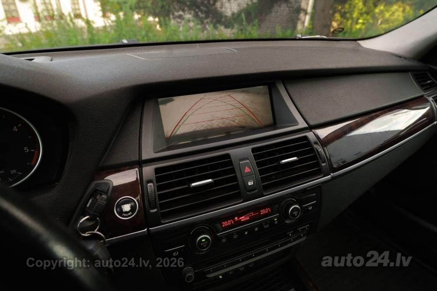 Black BMW X5 2009 in Tartu, with an engine capacity of 3.00 L and mileage of 465 thousand km for 6500 €, photo 13 on AUTOMOTO.COM.LV