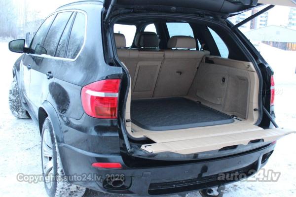 Melns BMW X5 2010 Tallina, ar dzinēja tilpumu 3.00 L un nobraukumu 344 tūkst. km par 10900 €, foto 9 vietnē AUTOMOTO.COM.LV
