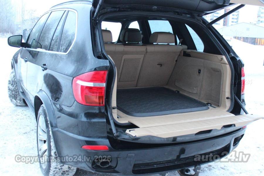 Black BMW X5 2010 in Tallinn, with an engine capacity of 3.00 L and mileage of 344 thousand km for 10900 €, photo 9 on AUTOMOTO.COM.LV
