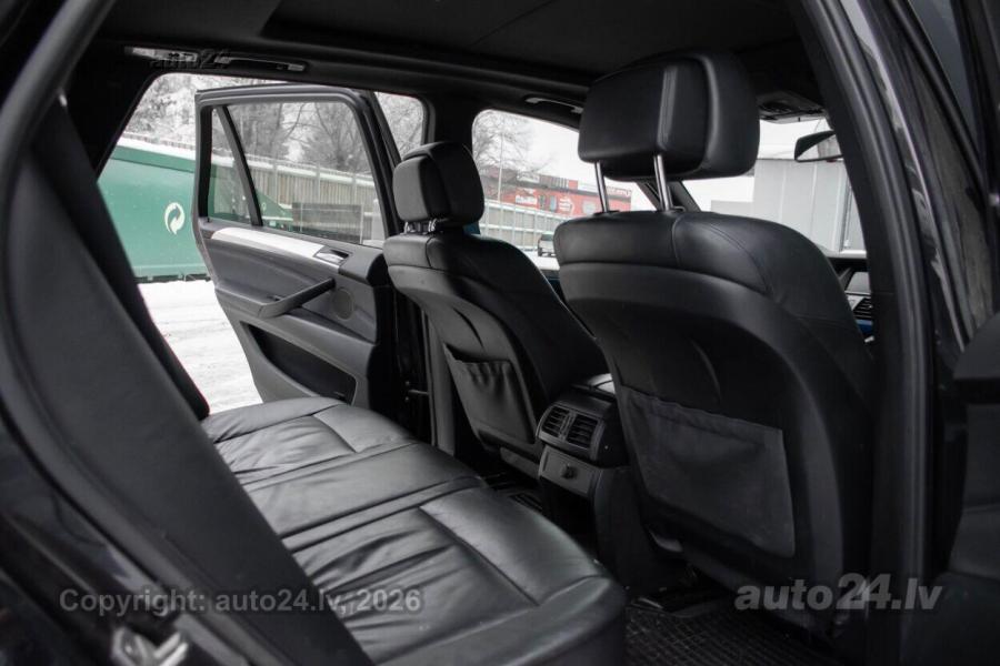 Melns BMW X5 2010 Tartu, ar dzinēja tilpumu 3.00 L un nobraukumu 308 tūkst. km par 9500 €, foto 12 vietnē AUTOMOTO.COM.LV