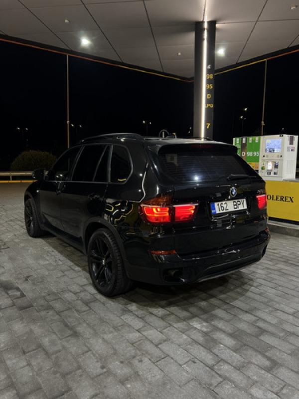 Black BMW X5 2011 in Maardu, with an engine capacity of 0.00 L and mileage of 242 thousand km for 11000 €, photo 5 on AUTOMOTO.COM.LV