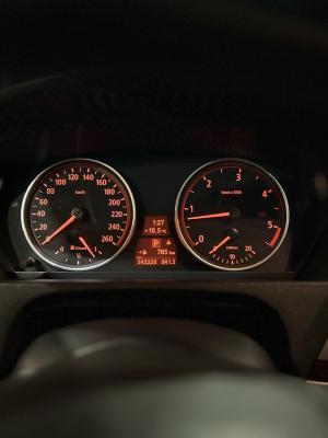 Black BMW X5 2011 in Maardu, with an engine capacity of 0.00 L and mileage of 242 thousand km for 11000 €, photo 17 on AUTOMOTO.COM.LV