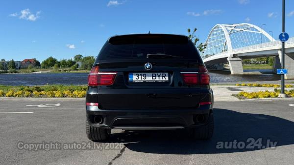 Black BMW X5 2012 in Parnu, with an engine capacity of 3.00 L and mileage of 305 thousand km for 10200 €, photo 5 on AUTOMOTO.COM.LV
