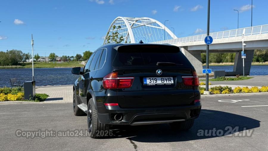 Melns BMW X5 2012 Pērnava, ar dzinēja tilpumu 3.00 L un nobraukumu 305 tūkst. km par 10200 €, foto 8 vietnē AUTOMOTO.COM.LV