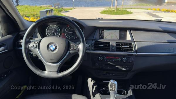 Black BMW X5 2012 in Parnu, with an engine capacity of 3.00 L and mileage of 305 thousand km for 10200 €, photo 10 on AUTOMOTO.COM.LV