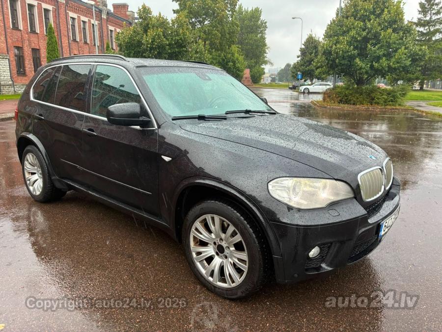 Black BMW X5 2012 in Tallinn, with an engine capacity of 3.00 L and mileage of 371 thousand km for 12600 €, photo 3 on AUTOMOTO.COM.LV