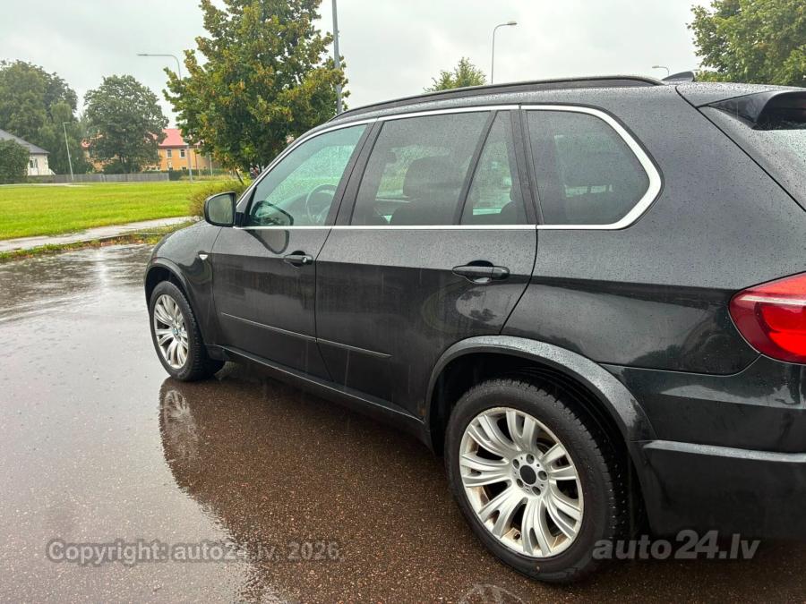 Black BMW X5 2012 in Tallinn, with an engine capacity of 3.00 L and mileage of 371 thousand km for 12600 €, photo 5 on AUTOMOTO.COM.LV