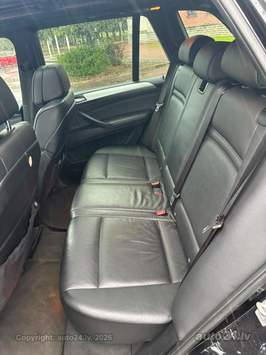 Black BMW X5 2012 in Tallinn, with an engine capacity of 3.00 L and mileage of 371 thousand km for 12600 €, photo 8 on AUTOMOTO.COM.LV