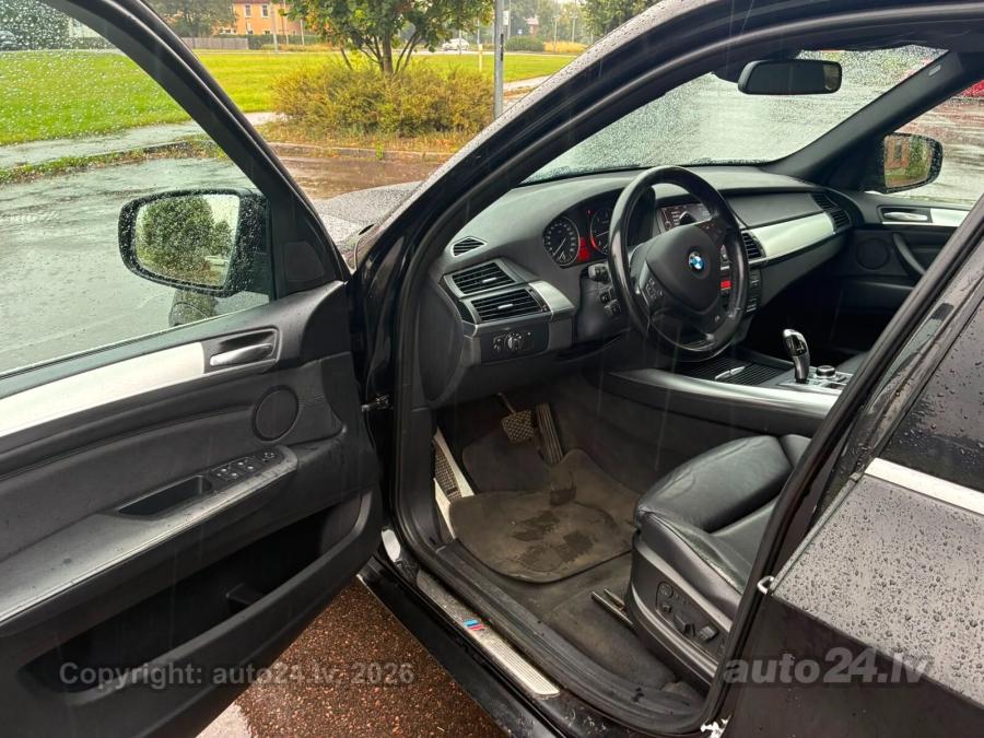 Black BMW X5 2012 in Tallinn, with an engine capacity of 3.00 L and mileage of 371 thousand km for 12600 €, photo 9 on AUTOMOTO.COM.LV