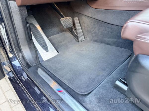 Black BMW X5 2015 in Riga, with an engine capacity of 3.00 L and mileage of 221 thousand km for 22900 €, photo 11 on AUTOMOTO.COM.LV