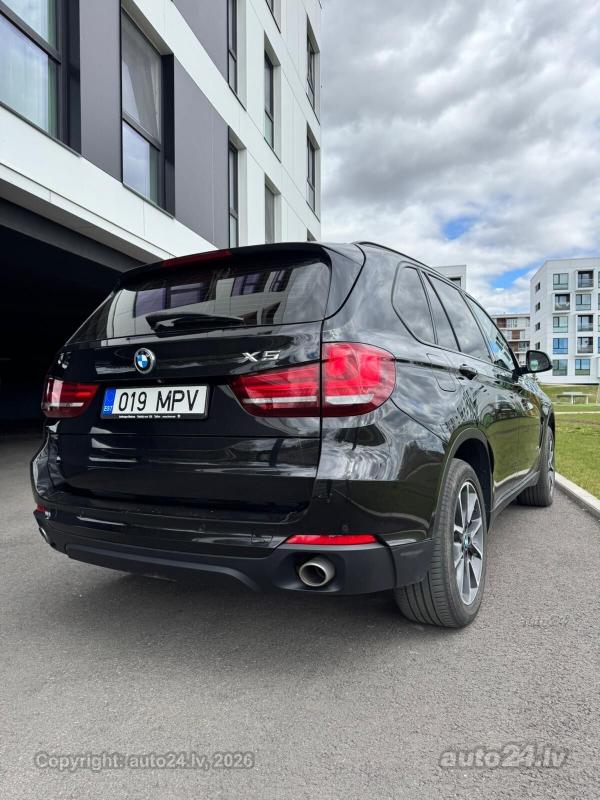 Black BMW X5 2016 in Tallinn, with an engine capacity of 3.00 L and mileage of 241 thousand km for 21999 €, photo 5 on AUTOMOTO.COM.LV