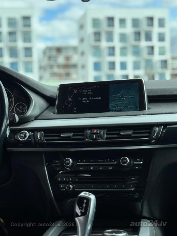 Black BMW X5 2016 in Tallinn, with an engine capacity of 3.00 L and mileage of 241 thousand km for 21999 €, photo 8 on AUTOMOTO.COM.LV