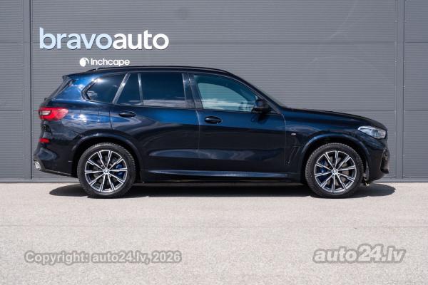Black BMW X5 2019 in Tartu, with an engine capacity of 3.00 L and mileage of 143 thousand km for 46900 €, photo 4 on AUTOMOTO.COM.LV