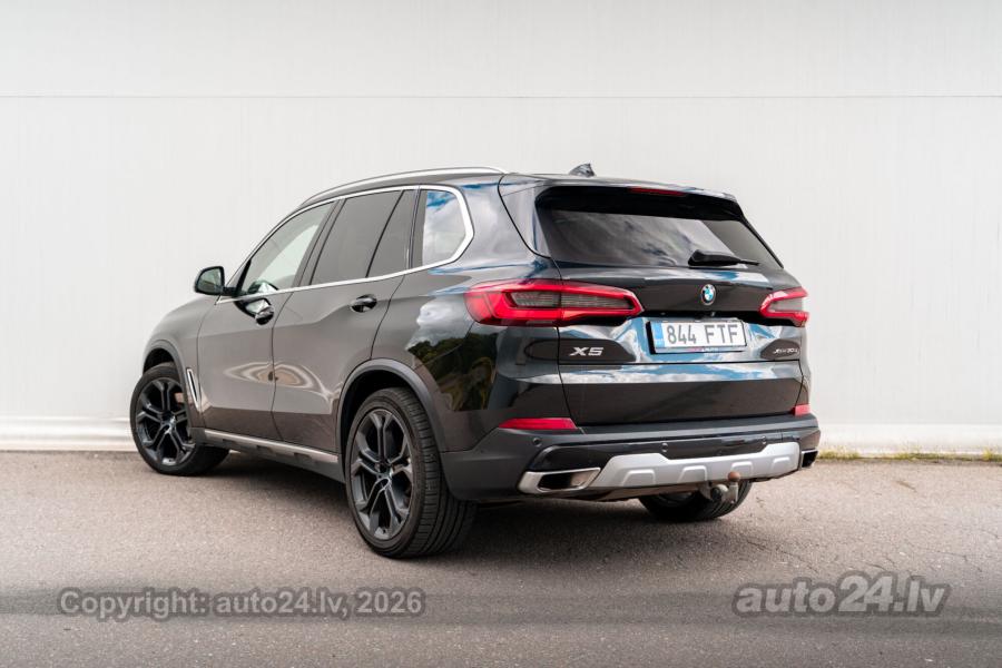 Melns BMW X5 2019 Tartu, ar dzinēja tilpumu 3.00 L un nobraukumu 314 tūkst. km par 27900 €, foto 5 vietnē AUTOMOTO.COM.LV
