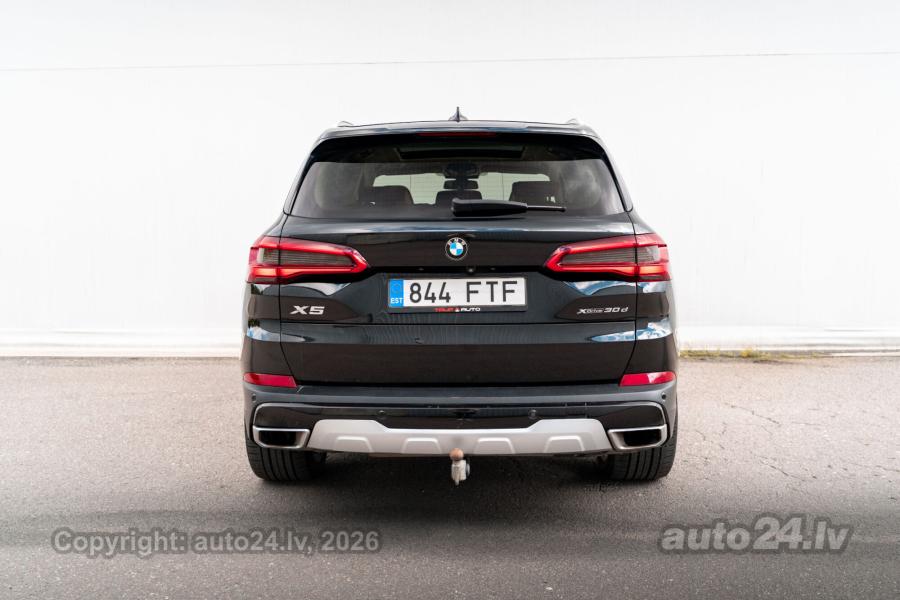 Melns BMW X5 2019 Tartu, ar dzinēja tilpumu 3.00 L un nobraukumu 314 tūkst. km par 27900 €, foto 6 vietnē AUTOMOTO.COM.LV