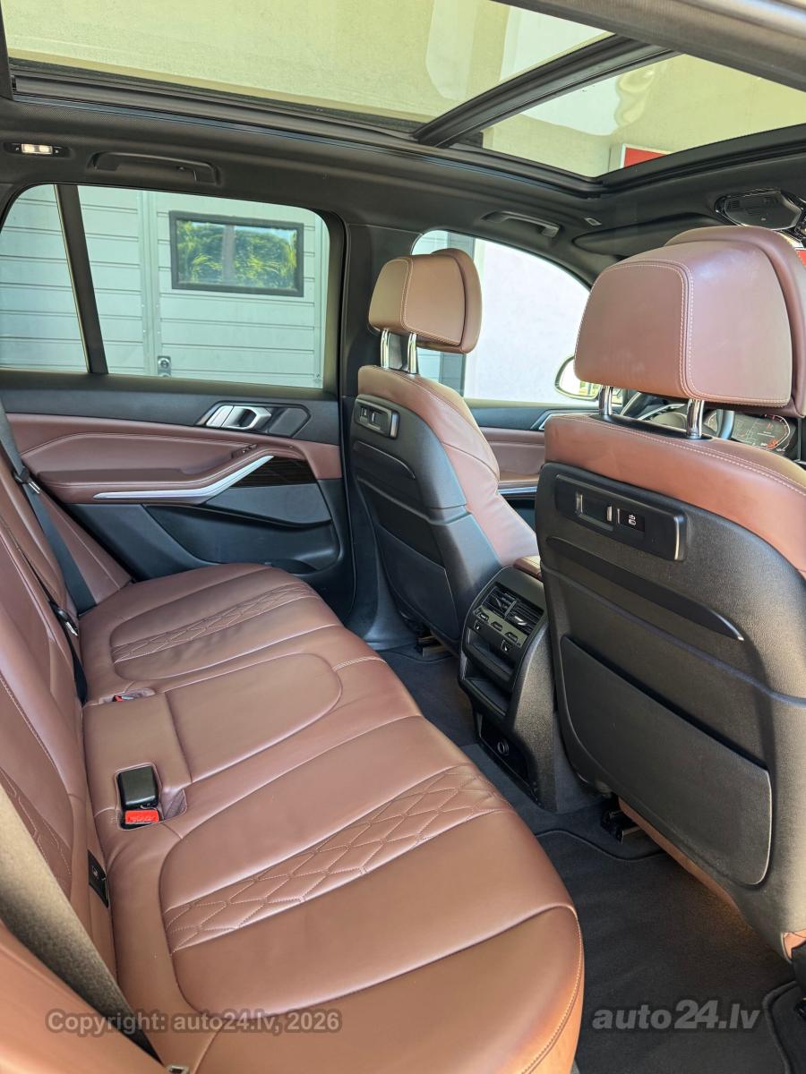Black BMW X5 2019 in Tallinn, with an engine capacity of 3.00 L and mileage of 174 thousand km for 38900 €, photo 8 on AUTOMOTO.COM.LV
