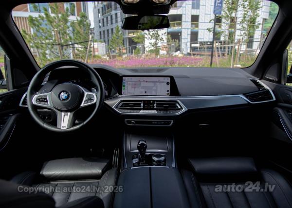 Black BMW X5 2019 in Tallinn, with an engine capacity of 3.00 L and mileage of 107 thousand km for 52900 €, photo 9 on AUTOMOTO.COM.LV