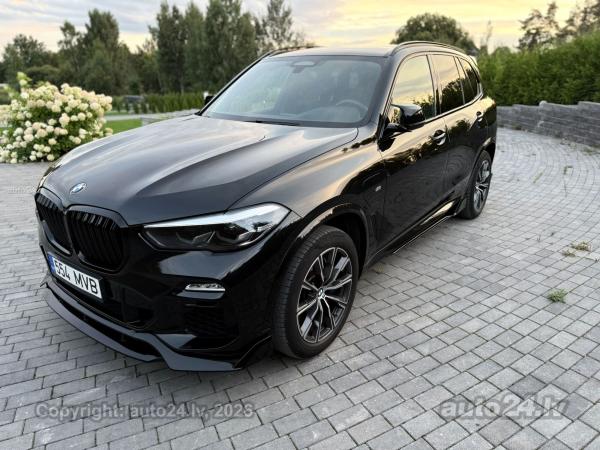 Black BMW X5 2019 in Tartu, with an engine capacity of 3.00 L and mileage of 156 thousand km for 43500 €, photo 3 on AUTOMOTO.COM.LV