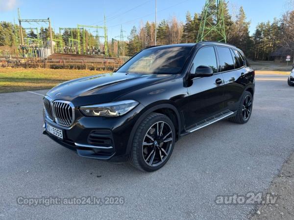 Black BMW X5 2021 in Jekabpils, with an engine capacity of 3.00 L and mileage of 183 thousand km for 41900 €, photo 1 on AUTOMOTO.COM.LV